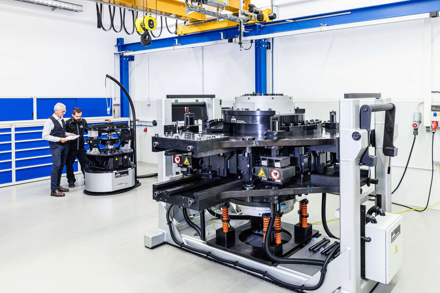 Component strength test for crankshafts - MAFA Alfing Kessler