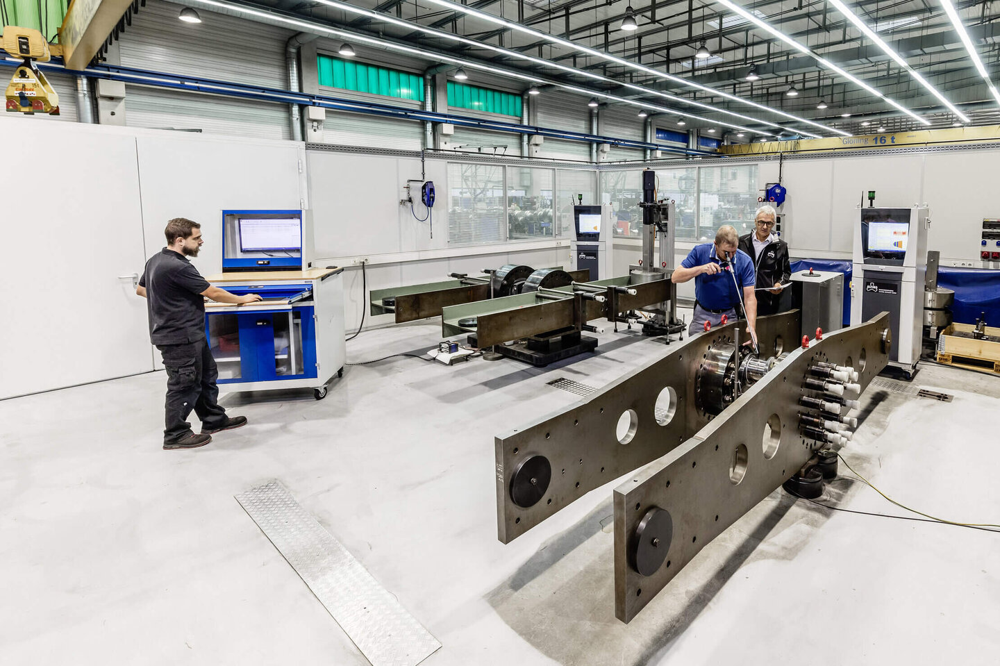 Component strength test for crankshafts - MAFA Alfing Kessler