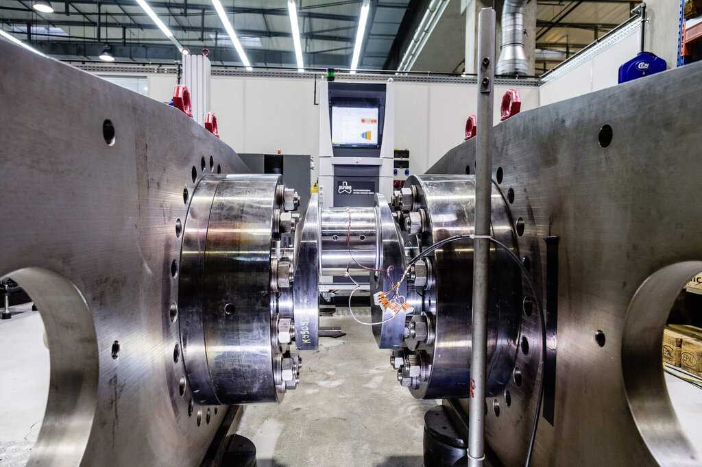 Component strength test for crankshafts - MAFA Alfing Kessler